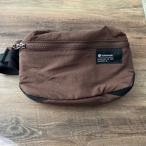 lululemon athletica | Bags | Nwt Clean Lines Java Belt Bag | Poshmark
